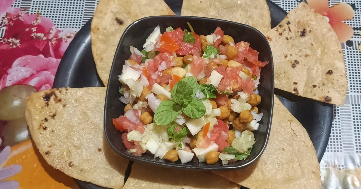 Protein Packed Kala Chana Chaat With Roti Nachos Recipe by Dr. Pushpa Dixit - Cookpad