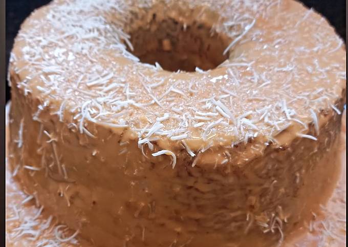 Bolo molhado de coco com doce de leite Receita por Vera Alves - Cookpad