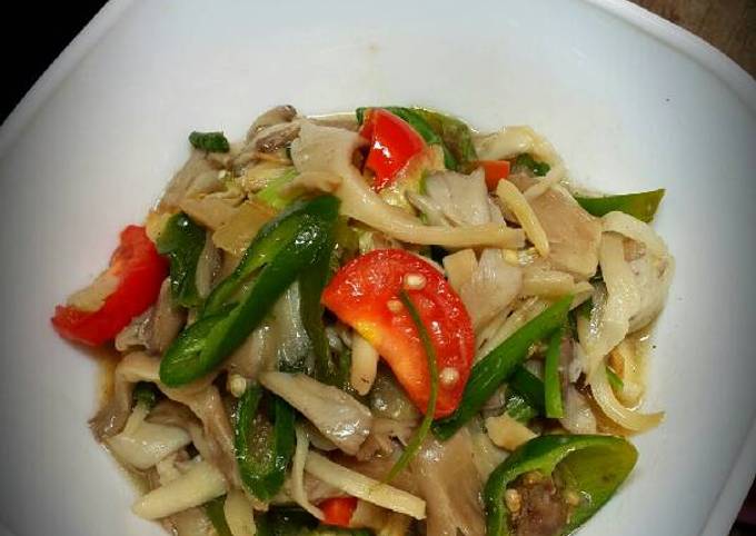 Resep Oseng jamur cabe ijo oleh Bunda Kenzie - Cookpad