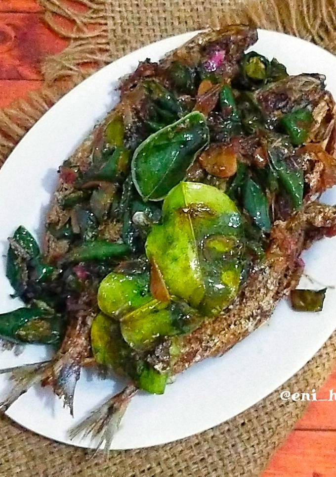 Resep 566. Ikan masak Cabe Ijo dan Kecap oleh Eni henie - Cookpad