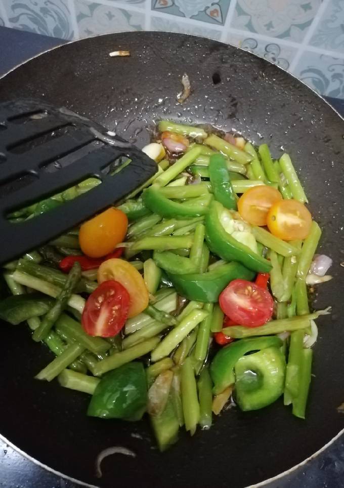 Resipi Asparagus goreng sos tiram oleh Nur Aty - Cookpad