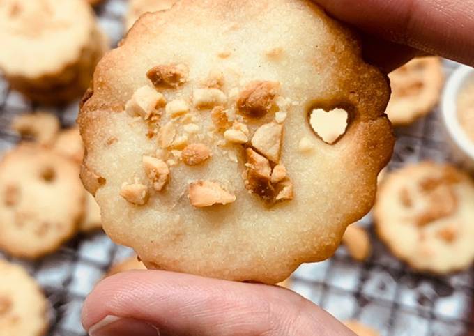 Buttery Cashew Biscuits (Eggless) Recipe by MrsRiasat Ali - Cookpad