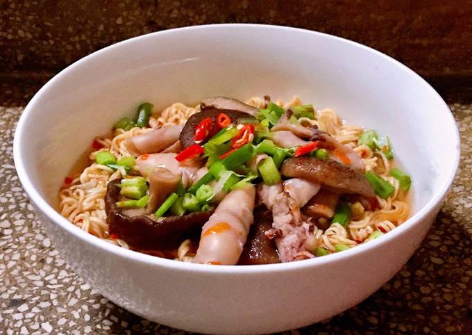 Cách Làm Món Mì Gói Khô Mực Nấm Đông Cô của Dory - Cookpad