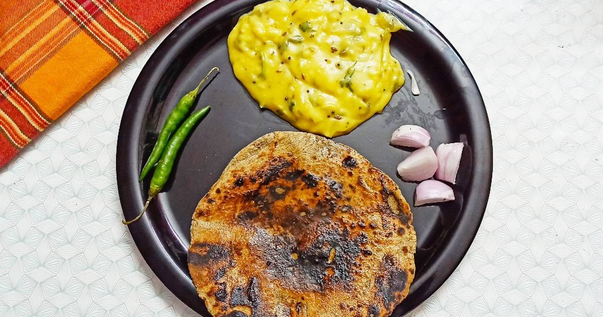 Pithala aani bhakri Recipe by Pallavi Porwal - Cookpad