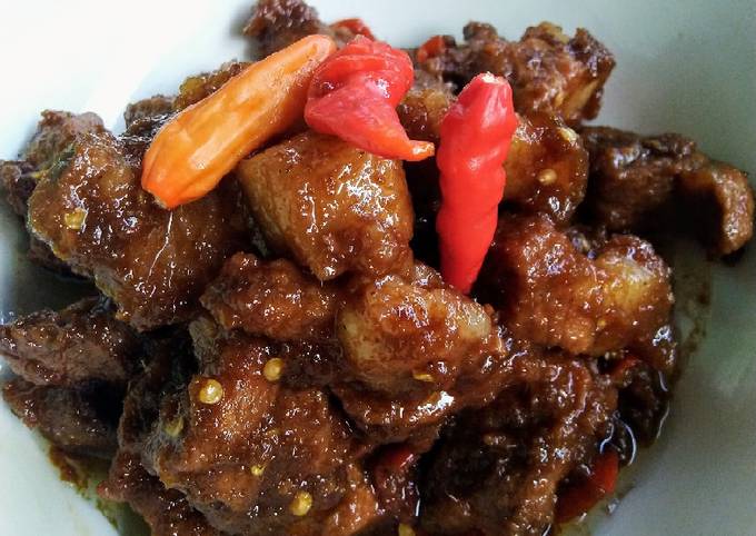 Resep Semur Babi Karmanaci Khas NTT oleh benhomecook 💥💥 - Cookpad