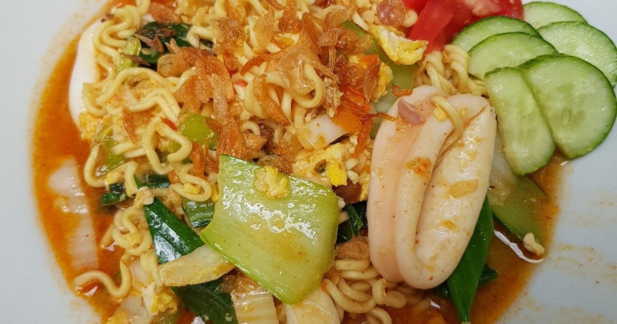 Resep Indomie Goreng Cumi Nyemek oleh Tami Saputra - Cookpad