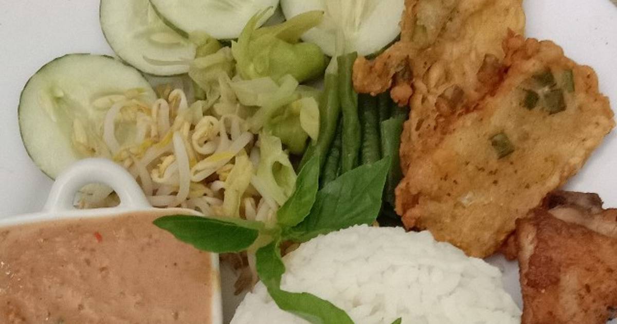 Resep Isi Piringku : nasi pecel sayur lauk ayam dan tempe goreng oleh ...