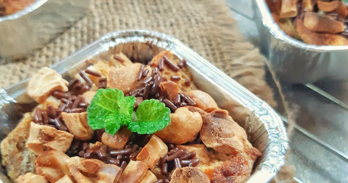 Resep Puding Roti Kopi Topping Kacang Mede Meses oleh Arum Yusia - Cookpad