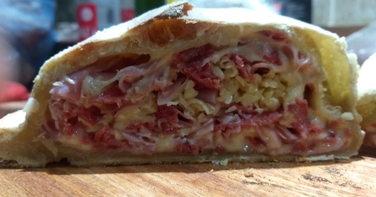 Calzón De Jamón, Queso Dambo Y Milán Receta de Gustavo Yuse Lockley