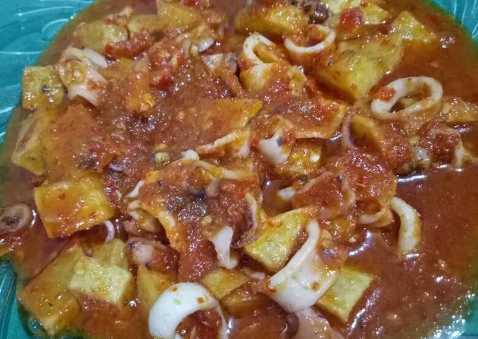 Resep Sambal Cumi Kentang Balado oleh Mira Rozanna - Cookpad