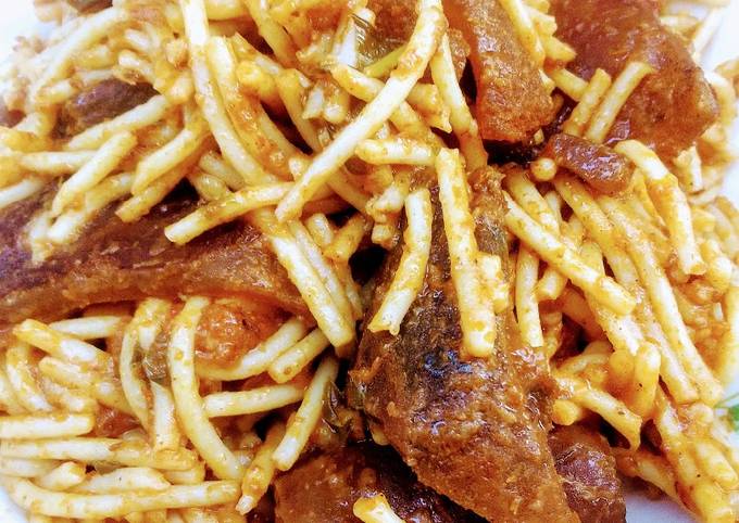 Jollof Spaghetti Recipe by Ifeoma Obianagha - Cookpad