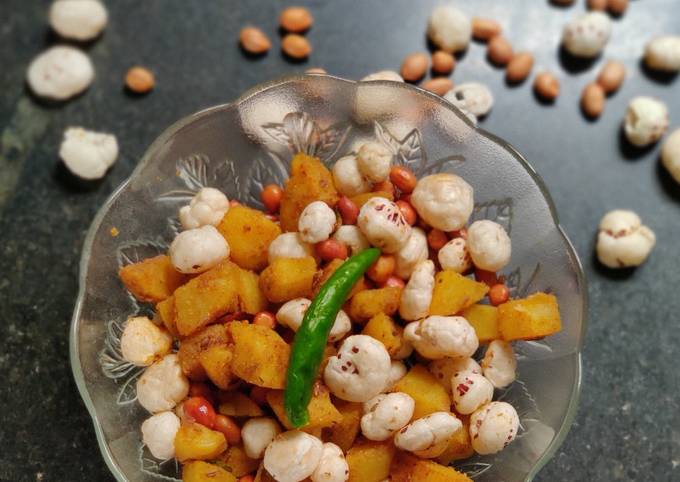 Aloo makhana peanuts falihaar Recipe by NIKITA BANSAL - Cookpad