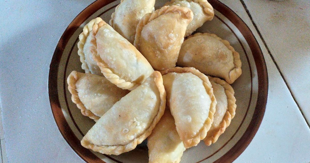 Resep 10. Kue Pastel Rogut Ayam Wortel Kentang Kulit Crispy oleh ...