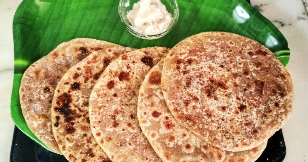 खुसखुशीत गुळपोळी (Gulpoli Recipe In Marathi) रेसिपी Madhuri Shah द्वारे ...