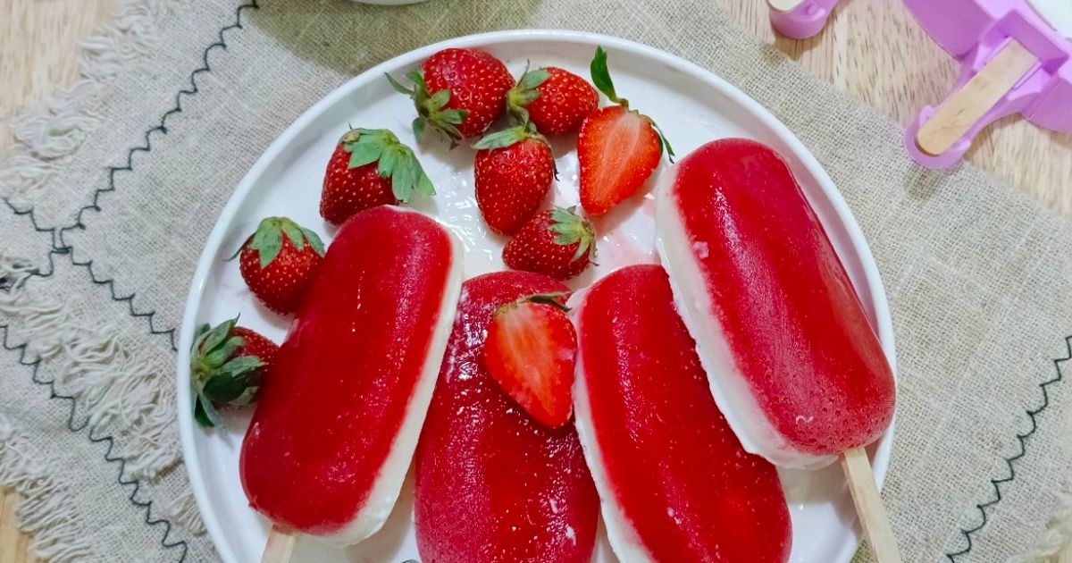 Resep es cream yoghurt strawberry rumahan enak dan mudah - Cookpad