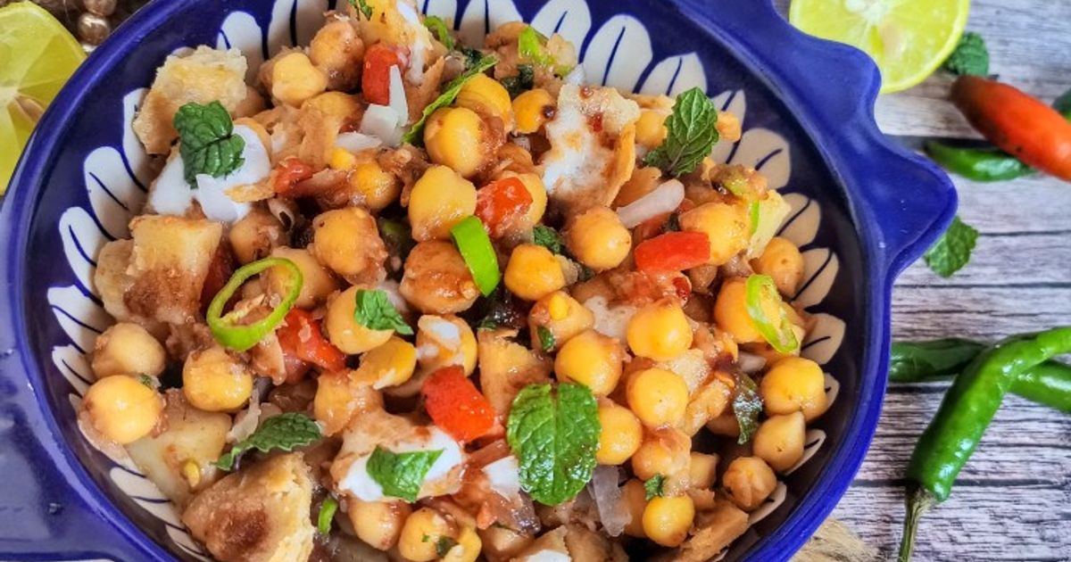 Mix Plate Chana Chat Recipe by Sadaf Shoaib Vohra - Cookpad