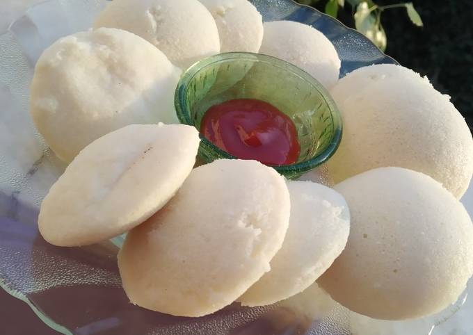Soft and spongy steam Idli Recipe by Poonam N Jhaveri - Cookpad