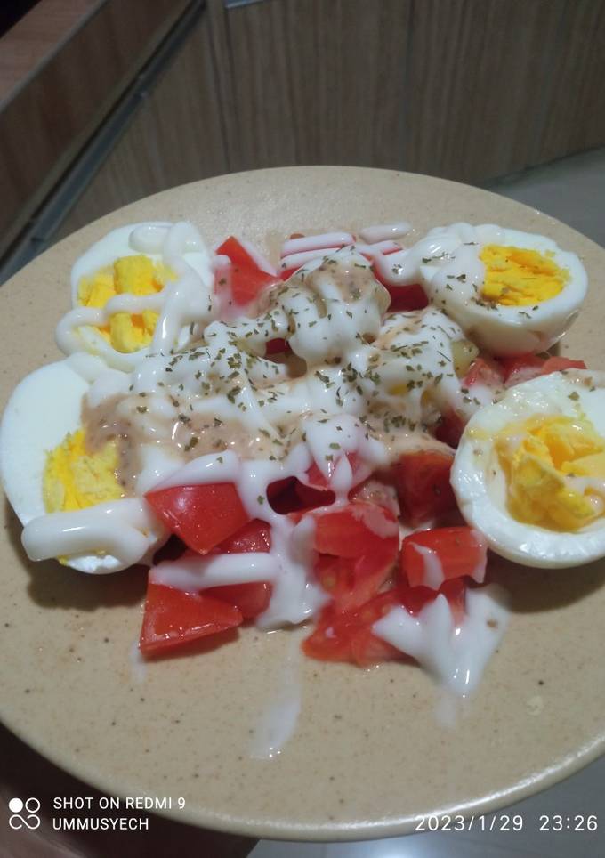 Resep Salad Tomat Telur untuk diet (W#51) oleh Ummu Syech - Cookpad