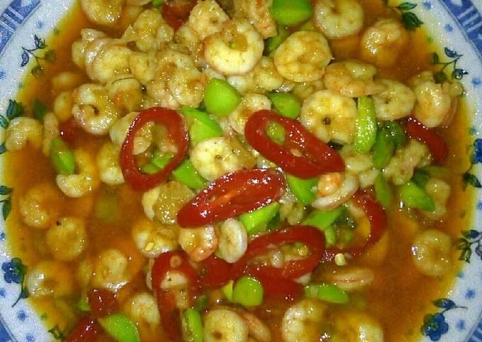 Resep Udang petai terasi pedas manis saos tomat oleh Myftha Ahsan - Cookpad