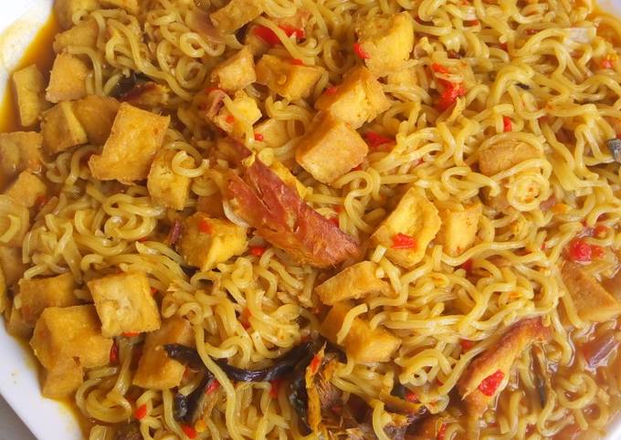 Jellof indomie with chunks awara Recipe by Delu's Kitchen - Cookpad