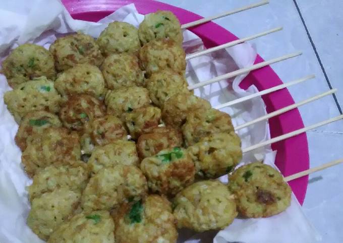 Resep Sate mie telor (camilan anak mengenyangkan)🍡🍡 oleh Halimah Ummu ...