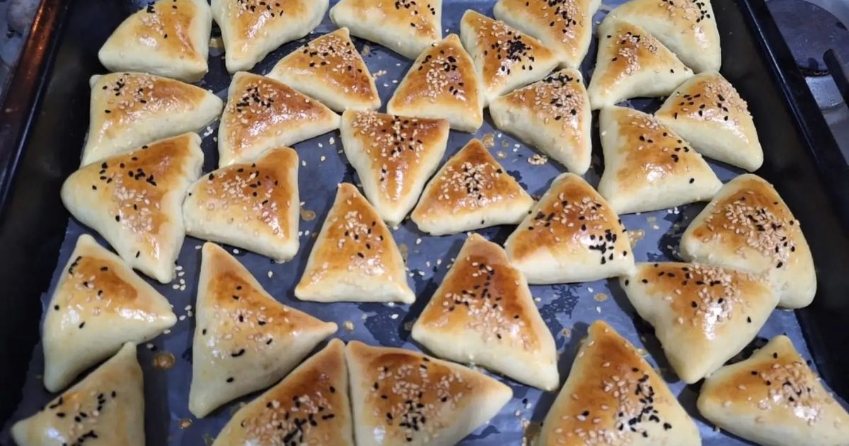 Resep Roti Segitiga Isi Tuna Kaleng oleh Wulanmustofa Ahmad - Cookpad