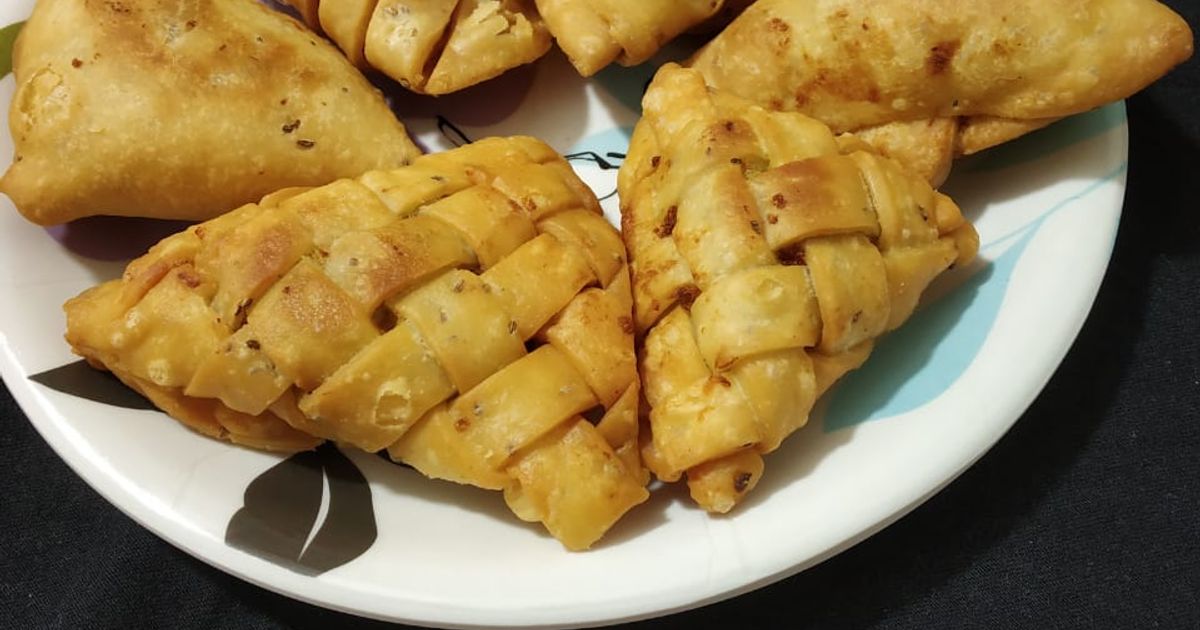 Aloo Veggie Samosa Recipe by Smrutirekha Purohit - Cookpad