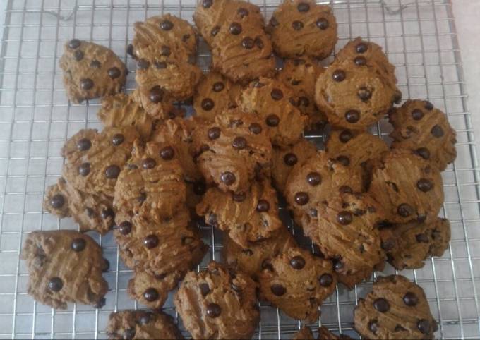 Resep Choco chips cookies oleh ayichank - Cookpad