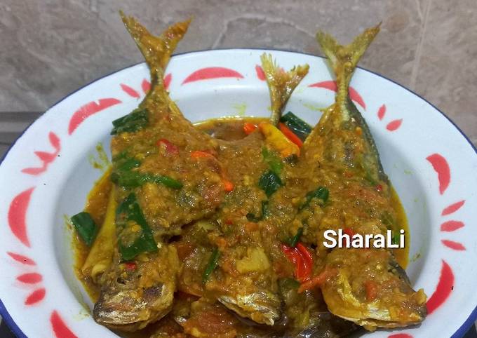 Resep 105 Ikan Kembung Bumbu Kuning Oleh Shara Lina Cookpad