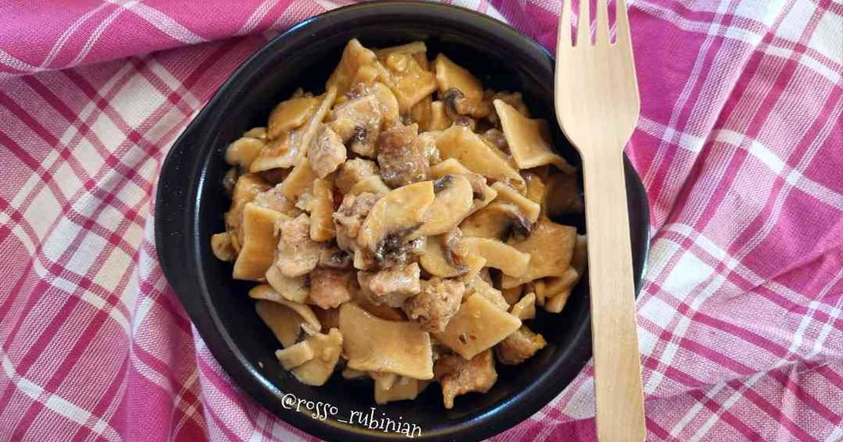 Ricetta Maltagliati funghi e salsiccia di rosso rubinian - Cookpad