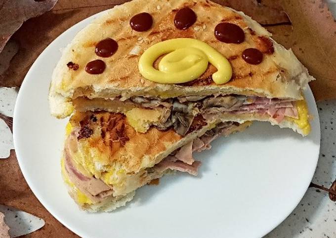 طرز تهیه ساندویچ ژامبون و قارچ گریل شده ساده و خوشمزه توسط Zahra Rasi کوکپد