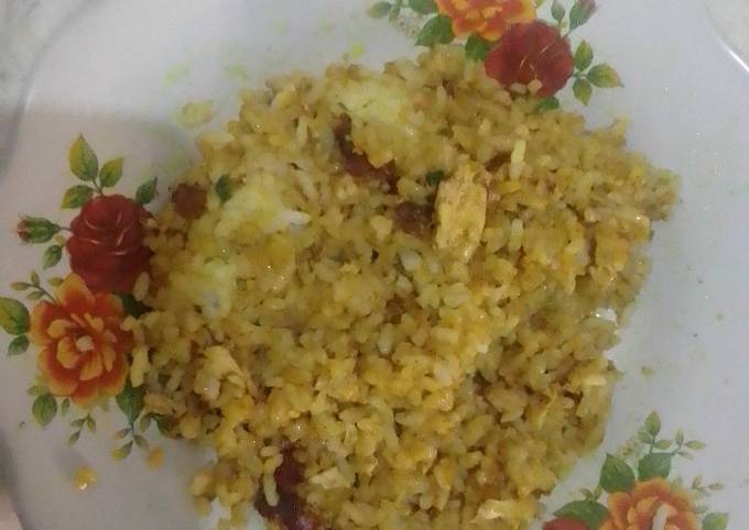 Resep Nasi Goreng Kunyit oleh Tridominanti Nursasinensis - Cookpad