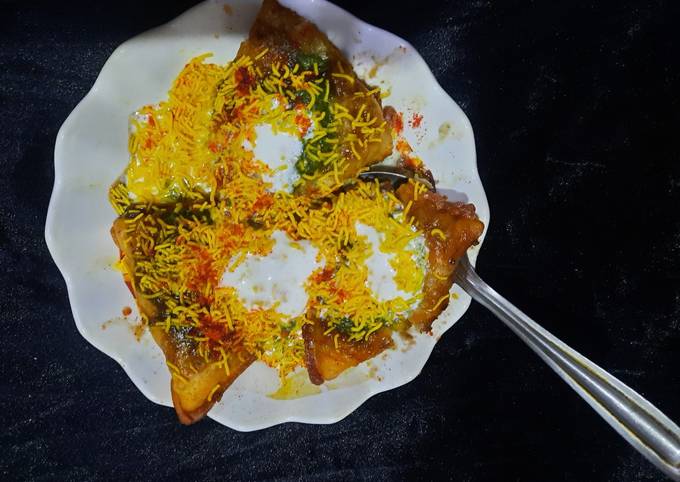 Samosa chat Recipe by Dolly Kachhwani - Cookpad