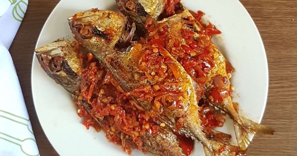 Resep ikan cabe merah rumahan enak dan mudah - Cookpad