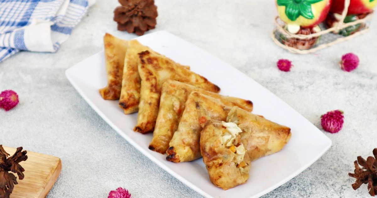 Resep Sambosa Atau Samosa Isi Ragout Tongkol (Kulit Lumpia) oleh Tantri ...