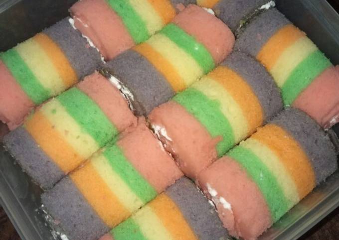 Resep Rainbow cake gulung mini oleh Mimi ayu - Cookpad