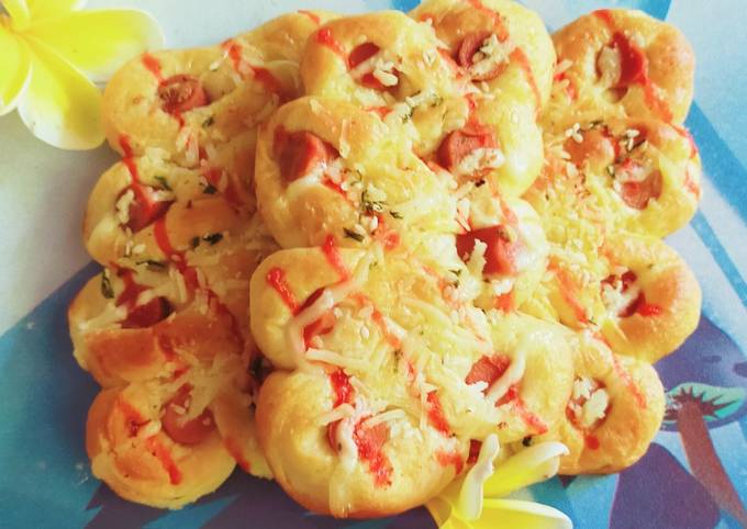 Resep Caterpillar bread (Sausage hot dog bun ala Tintin Rayner) oleh ...