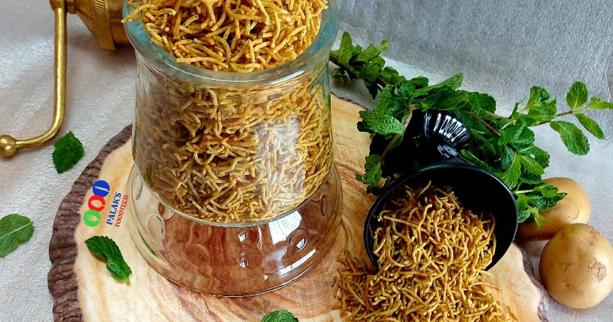 Aloo Phudina Sev Or Mint Potato Slims Recipe by Palak Sheth - Cookpad