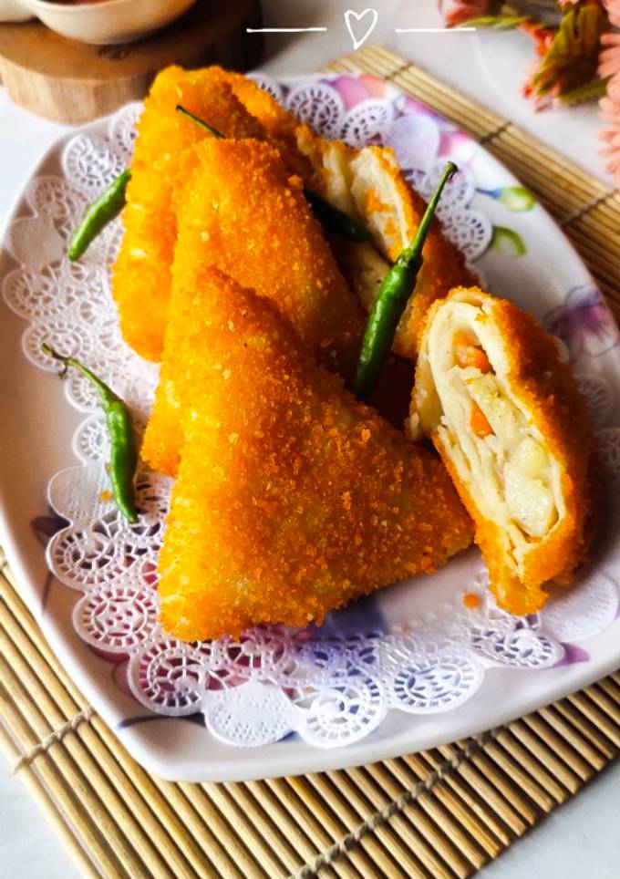 Resep Risoles Rogout Ayam Sayur Segitiga oleh Mira Rozanna - Cookpad