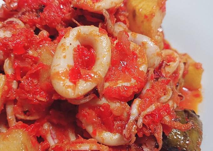 Resep Cumi Balado dengan Kentang dan Petai oleh Mutia Rahmi - Cookpad