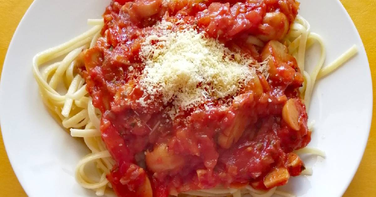 Fideos en Salsa Roja y Champiñones 🍝🍄 Receta de Lissette_iqq- Cookpad