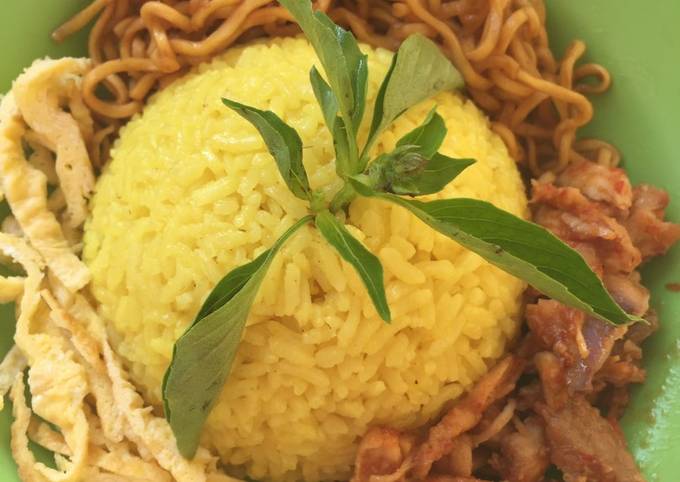 Resep Nasi Kuning Komplit oleh ummu salma - Cookpad