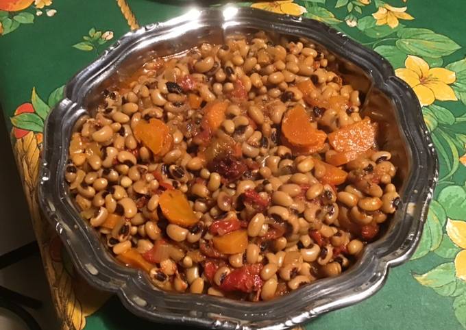 Haricots œil noir aux tomates, poivrons et carottes de Mila Skull - Cookpad