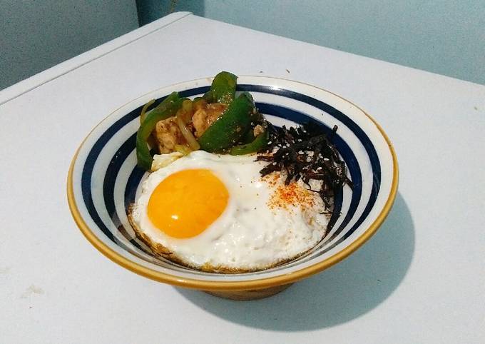 Resep Rice bowl telur mata sapi, tahu blackpepper dn rumput laut oleh ...