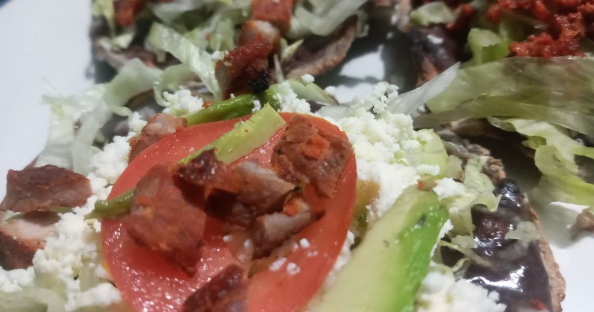 Tostadas De Maíz Azul Receta de XOCHITL GIJON HERNANDEZ- Cookpad