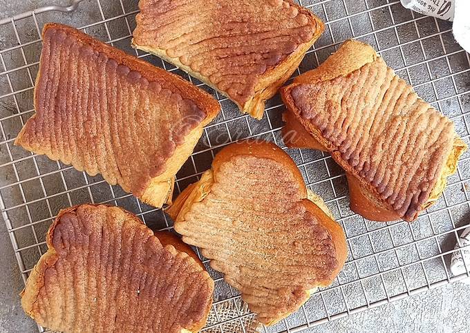 Resep Roti Boy Toast (Kopi & Selai Coklat) oleh Erlina - Cookpad