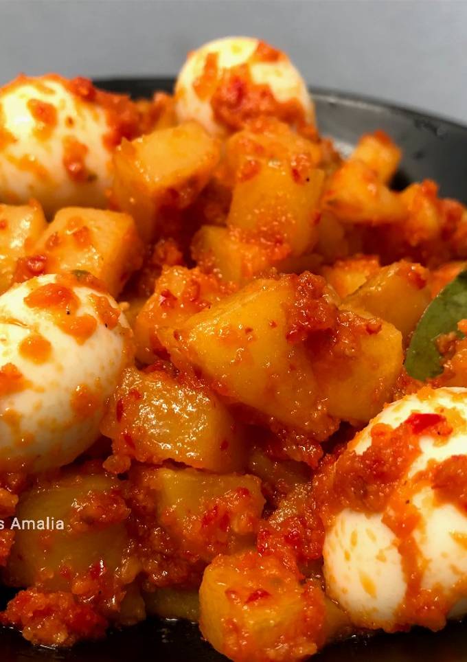 Resep Sambal Goreng Kentang Telur Puyuh oleh Euis Amalia - Cookpad