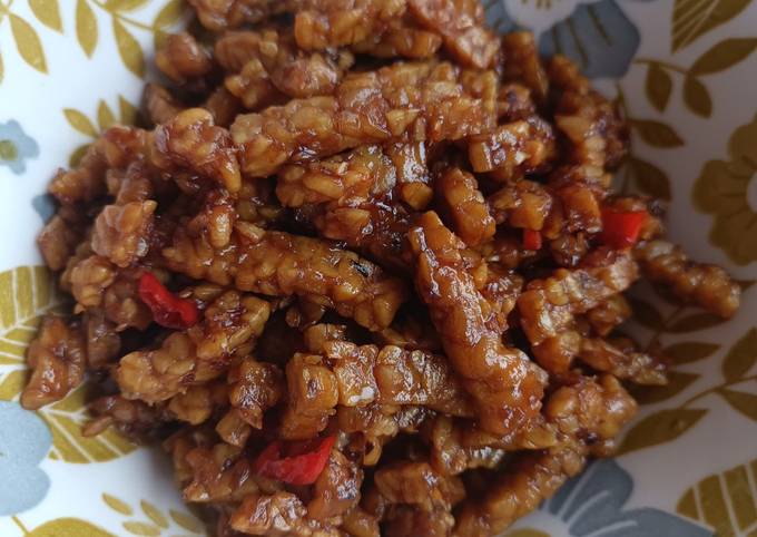 Resep Tempe Orek Gula Merah Pedas oleh Bintang Aulia Yasmin - Cookpad