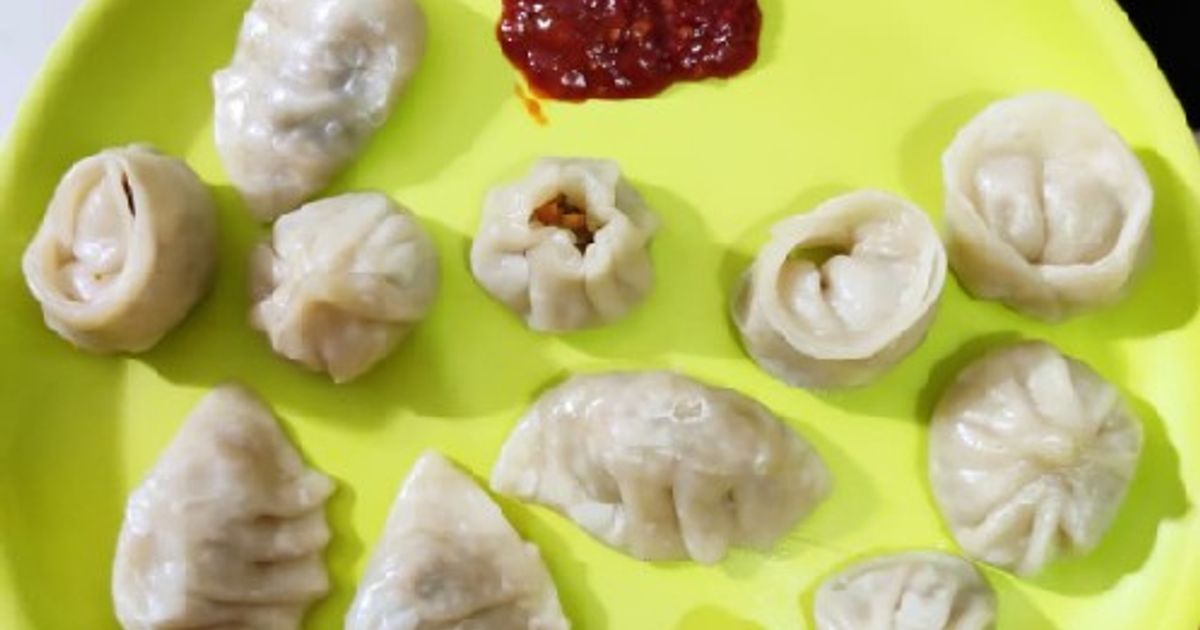 Momos With Momos Chutney Recipe by Parul Varshney - Cookpad