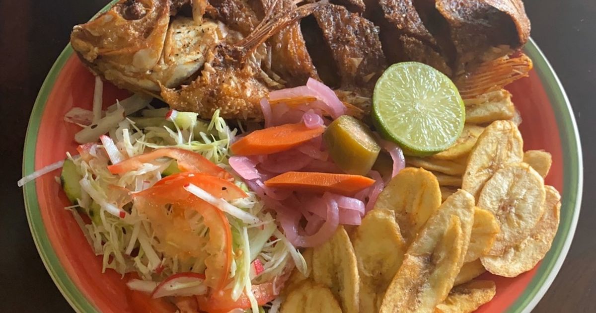 Mojarra Frita Con Tajadas Estilo Hondureño Receta de Iris reyes ...